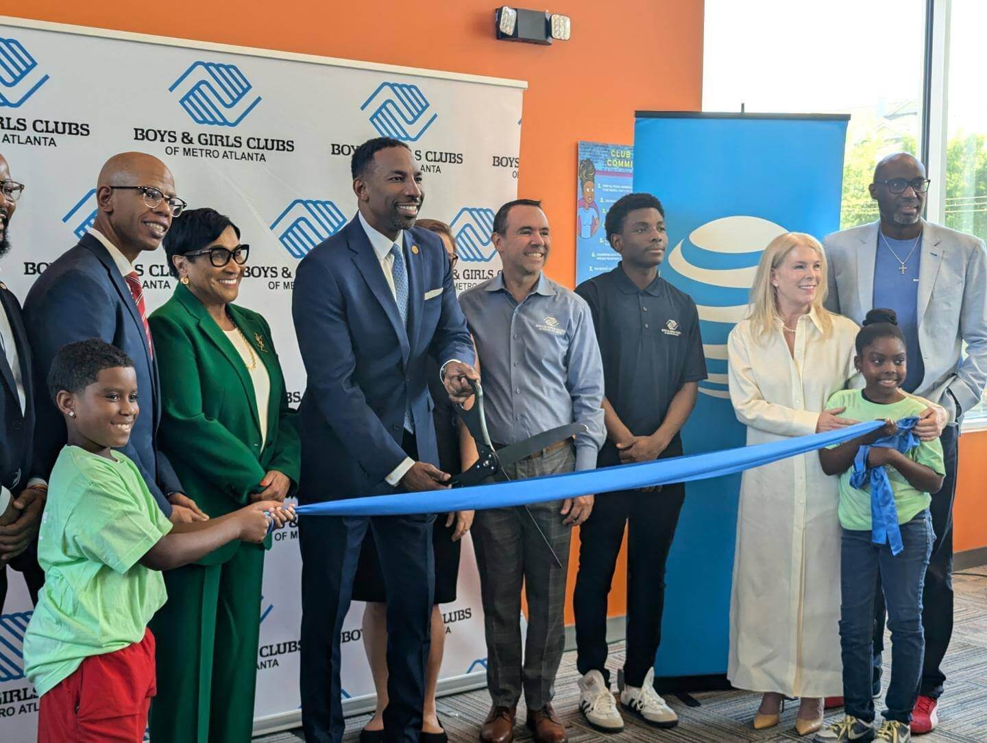 AT&T Opens Connected Learning Center at the John H. Harland Boys ...